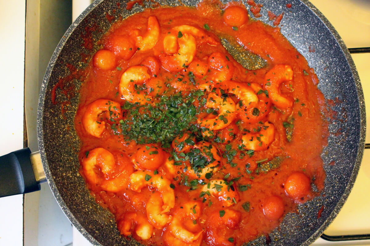 Pâtes aux crevettes et sauce tomates – Vira Diet Pâtes aux crevettes et sauce tomates – Vira Diet